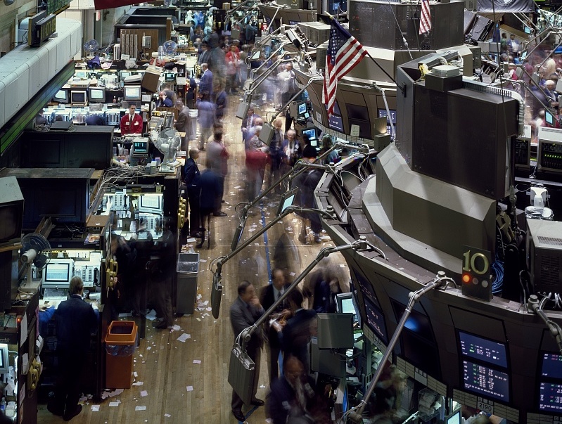 The critical difference between trading versus investing | Magnifina